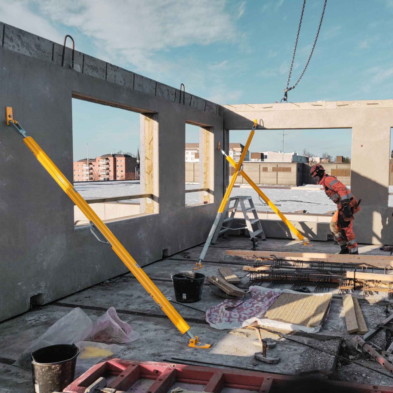 Stedox - Wall props and work methods for erecting elements